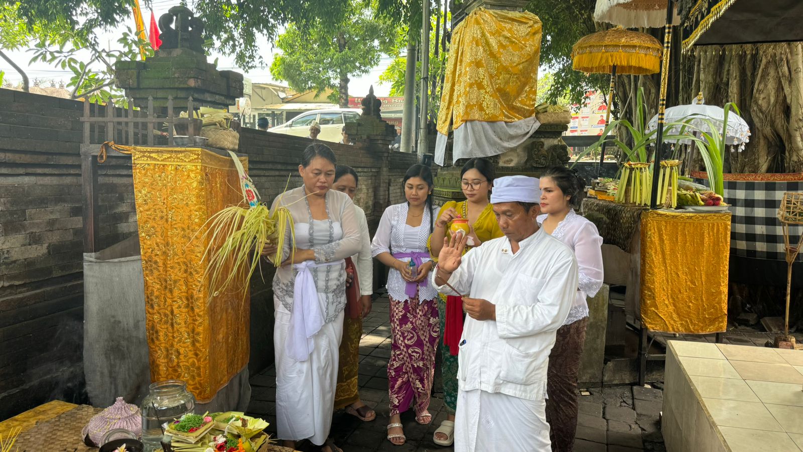 Perayaan Hari Raya Saraswati di Universitas Ngurah Rai - Univ. Ngurah Rai Perayaan Hari Raya Saraswati di Universitas Ngurah Rai - Univ. Ngurah Rai